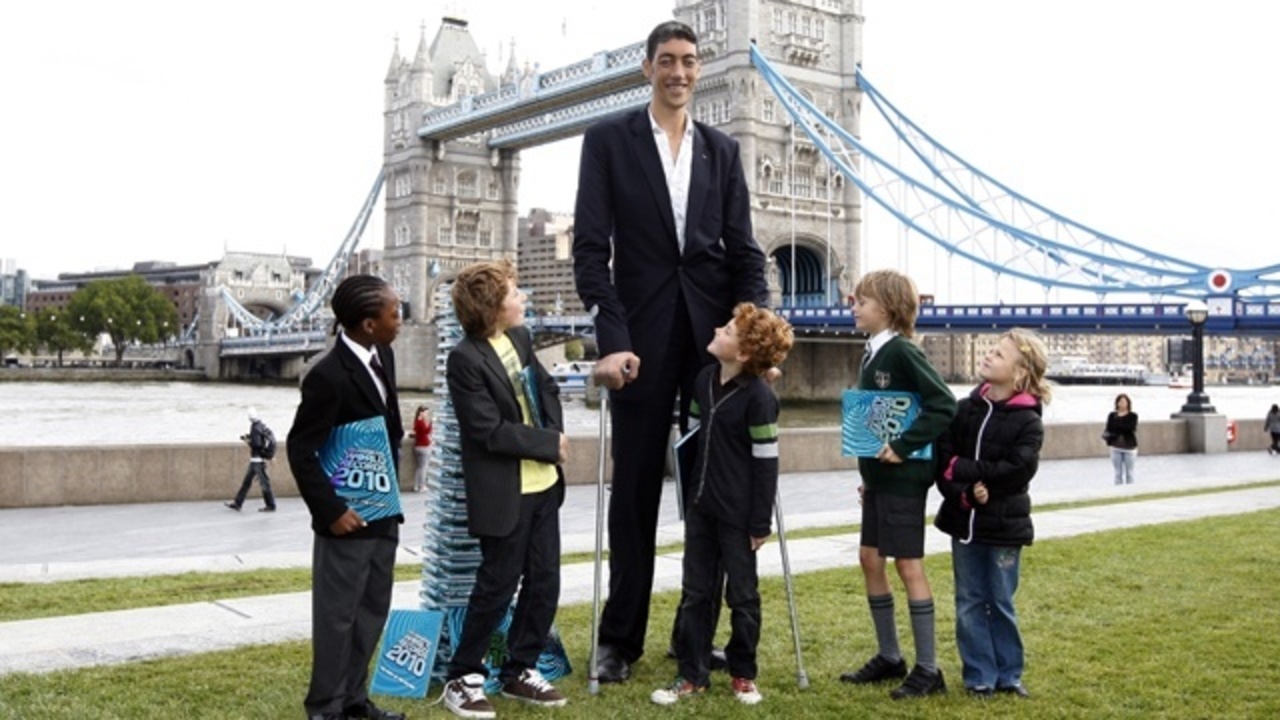 World's tallest man gets married
